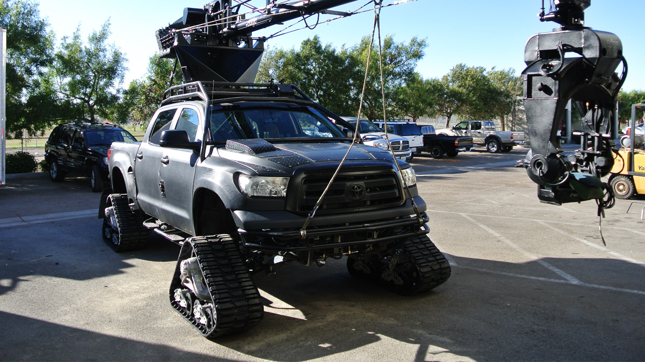 Mattracks-equipped Vehicle Films Bond Movie – Mattracks | News