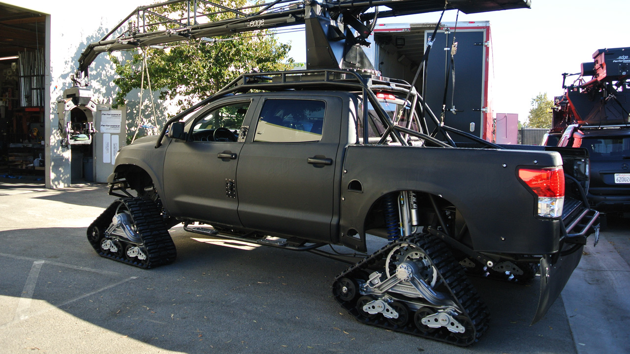 Mattracks-equipped Vehicle Films Bond Movie – Mattracks | News